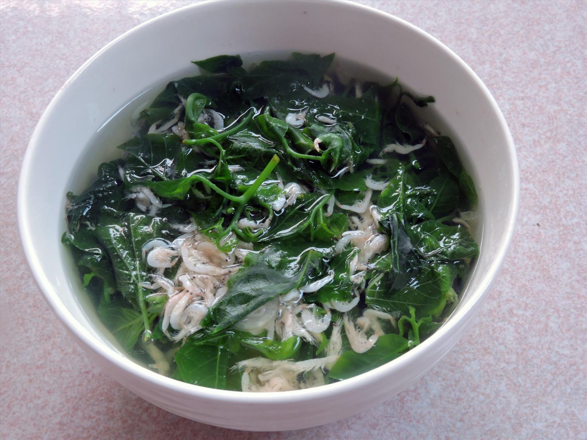 Thơm mát canh rau rừng xứ biển